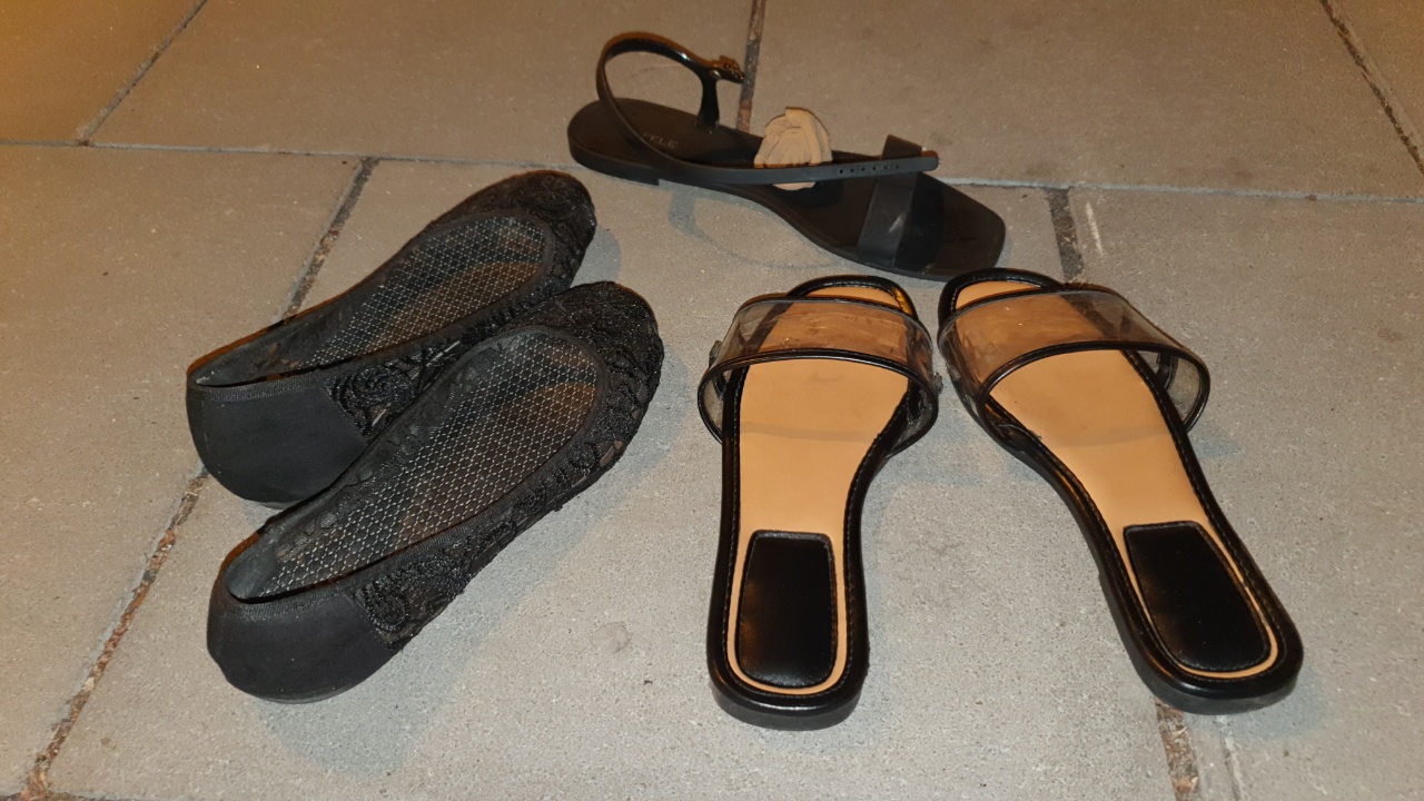 CC-FEET.COM | Candid Cam Shoeplay with girls feet, socks, nylons ...