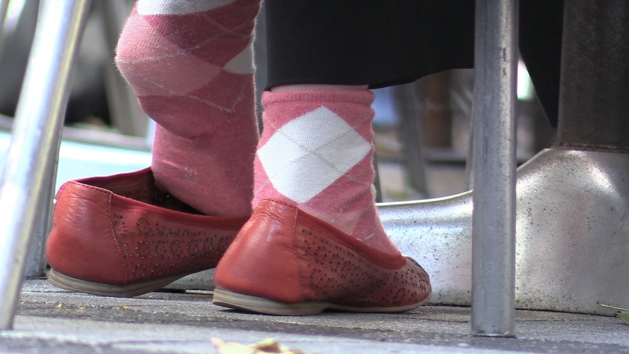 CC-FEET.COM | Candid Cam Shoeplay with girls feet, socks, nylons ...