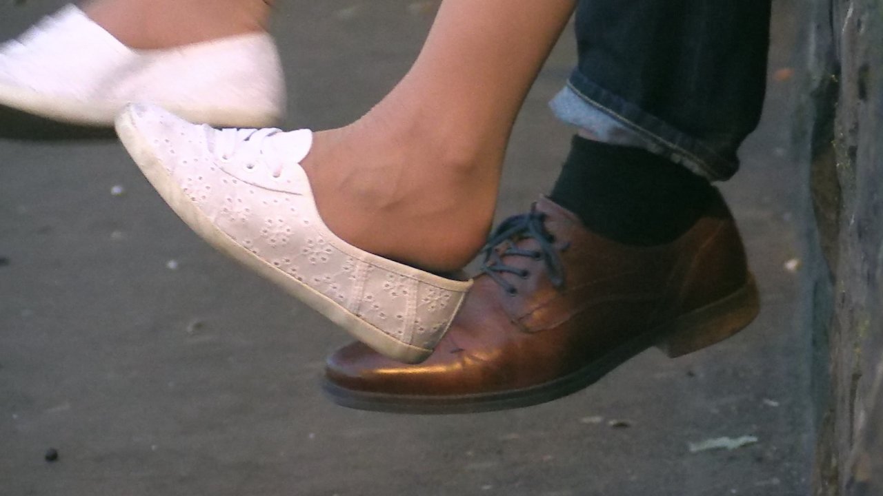CC-FEET.COM | Candid Cam Shoeplay with girls feet, socks, nylons ...