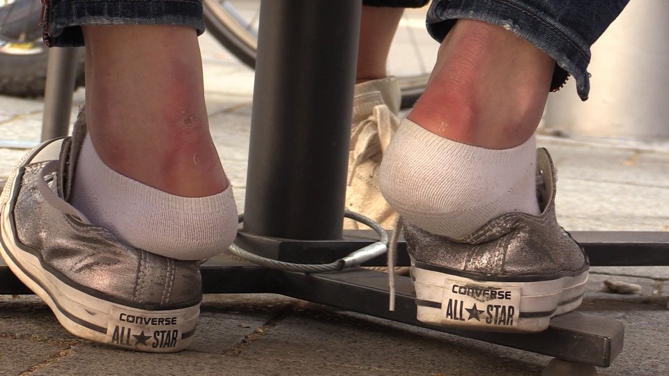 CC-FEET.COM | Candid Cam Shoeplay with girls feet, socks, nylons ...